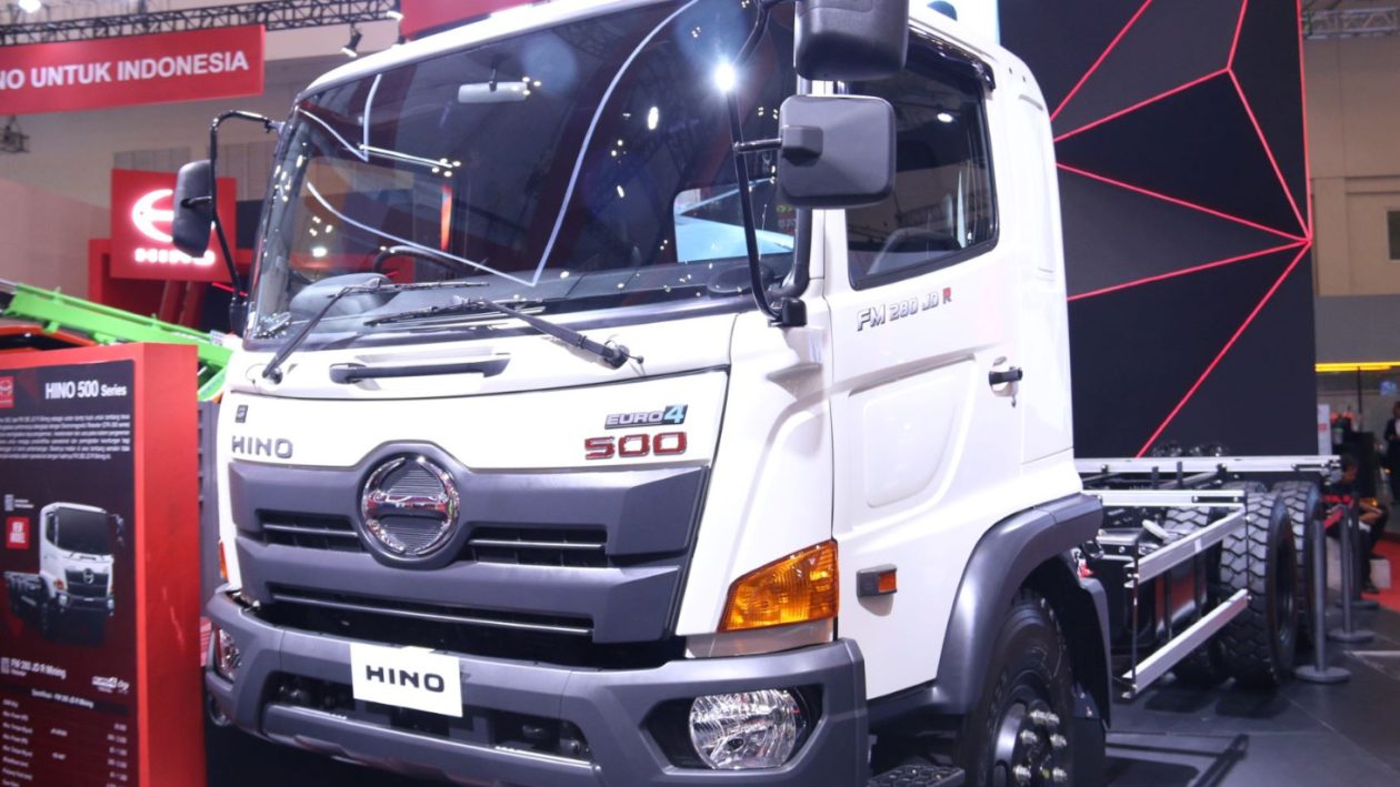 Hino Kenalkan Bus Masa Depan Poncho Electric Vehicle | Hino Bandung